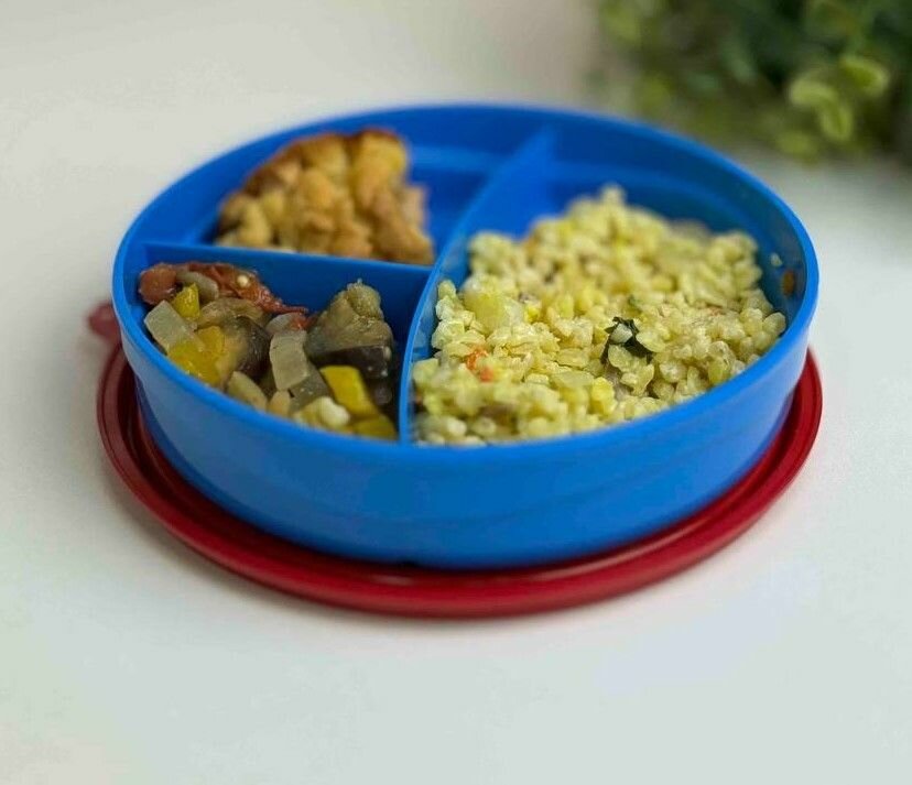 Контейнер с разделителем "Обед с собой" (310 мл) синий. Tupperware