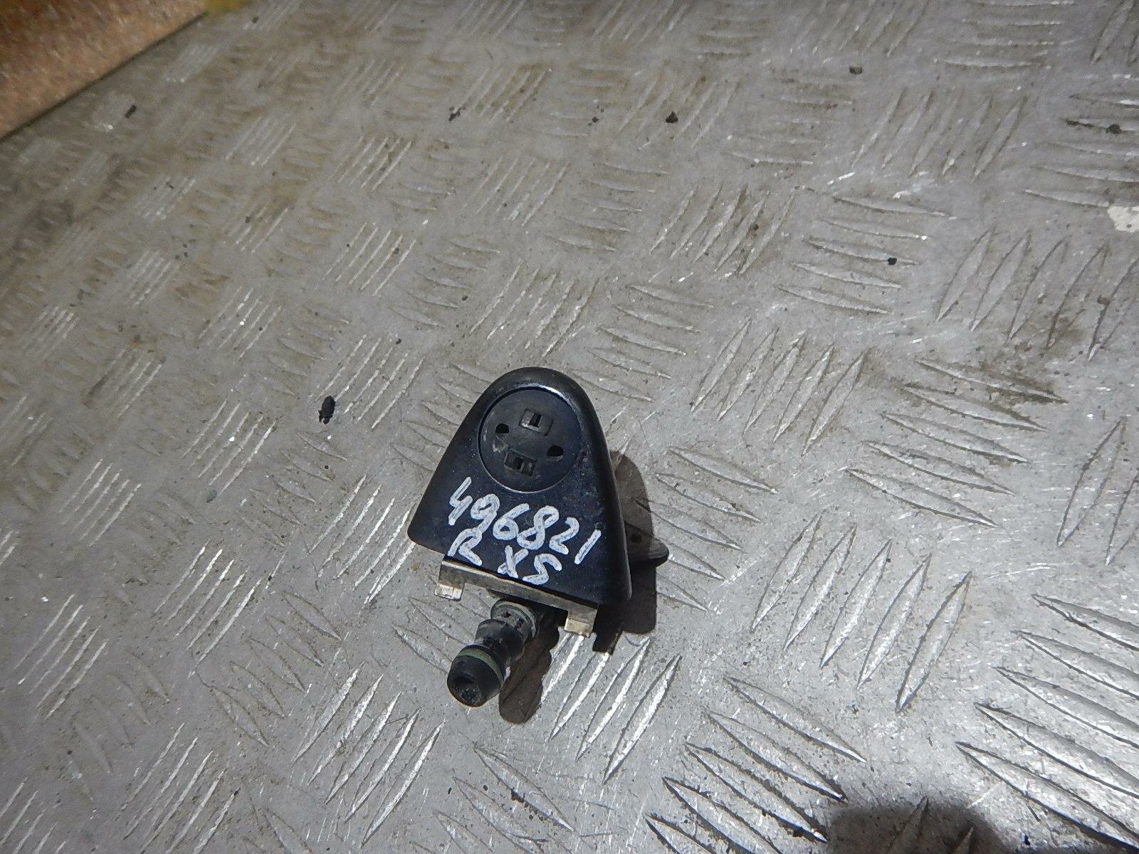 Б/У Форсунка омывателя фары, BMW (БМВ)-X5 (E53) (99-06) BMW X5 (E53) (99-06) правая в сборе Без видимых повреждений. 4968...