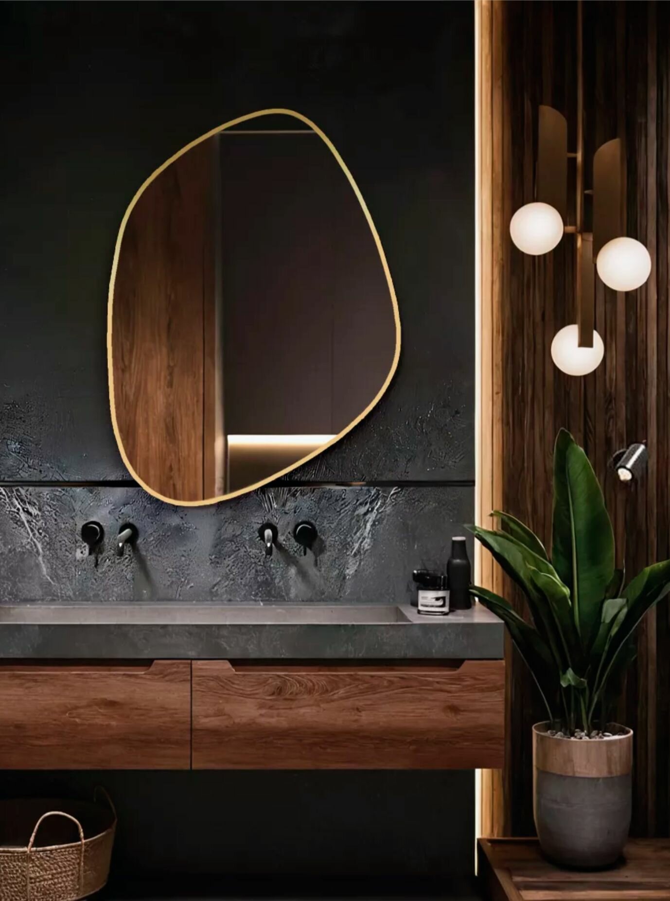 Зеркало настенное с окантовкой Топаз 85х68 см