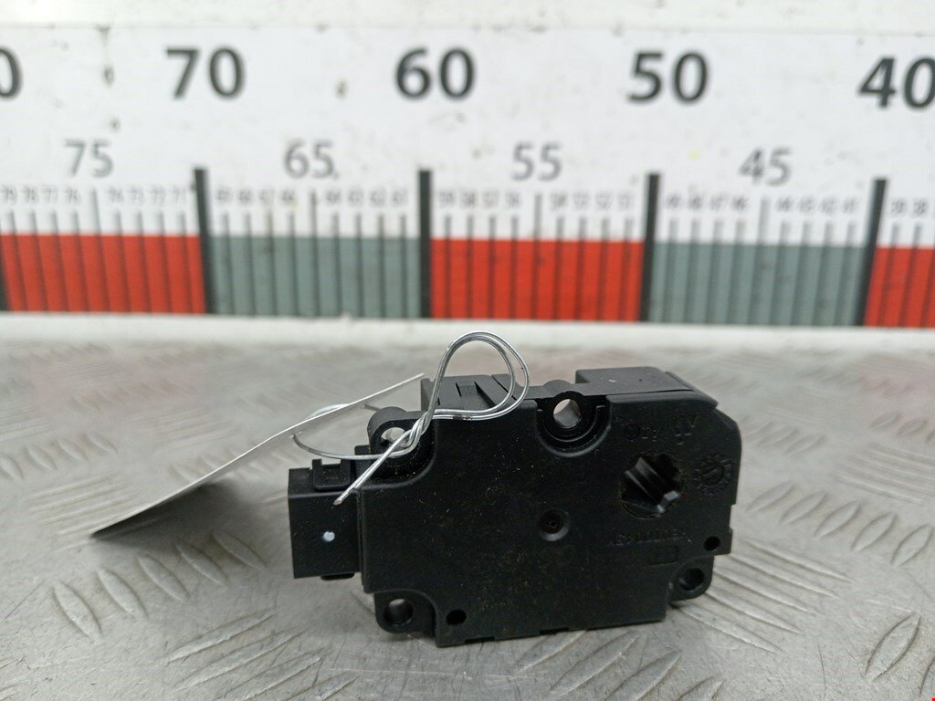 Сервопривод (электропривод моторчик привода) заслонки печки Audi A6 C7 4H0820511E арт. 2259702