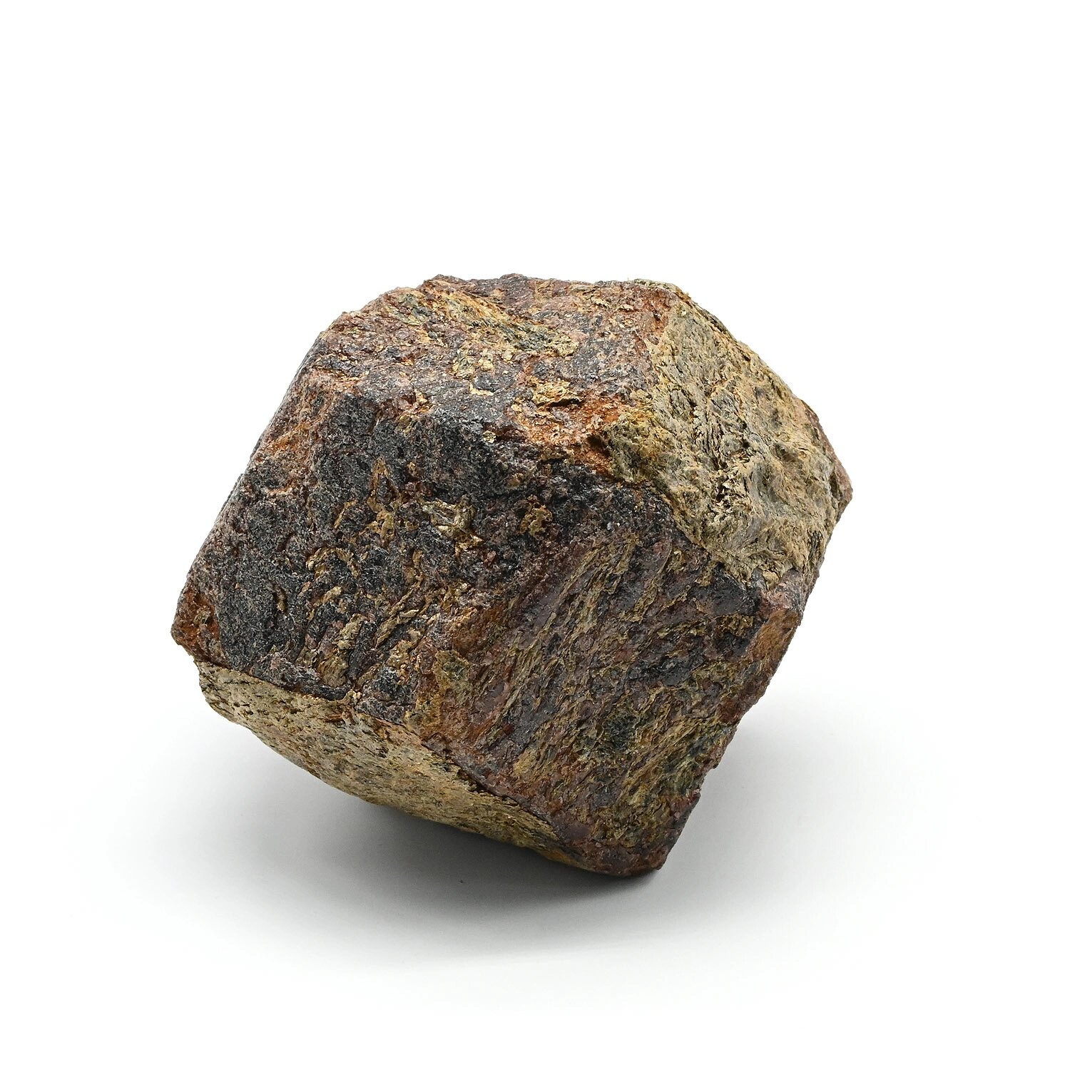 Минерал гранат "Альмандин" 70*51*51мм, 349г. .