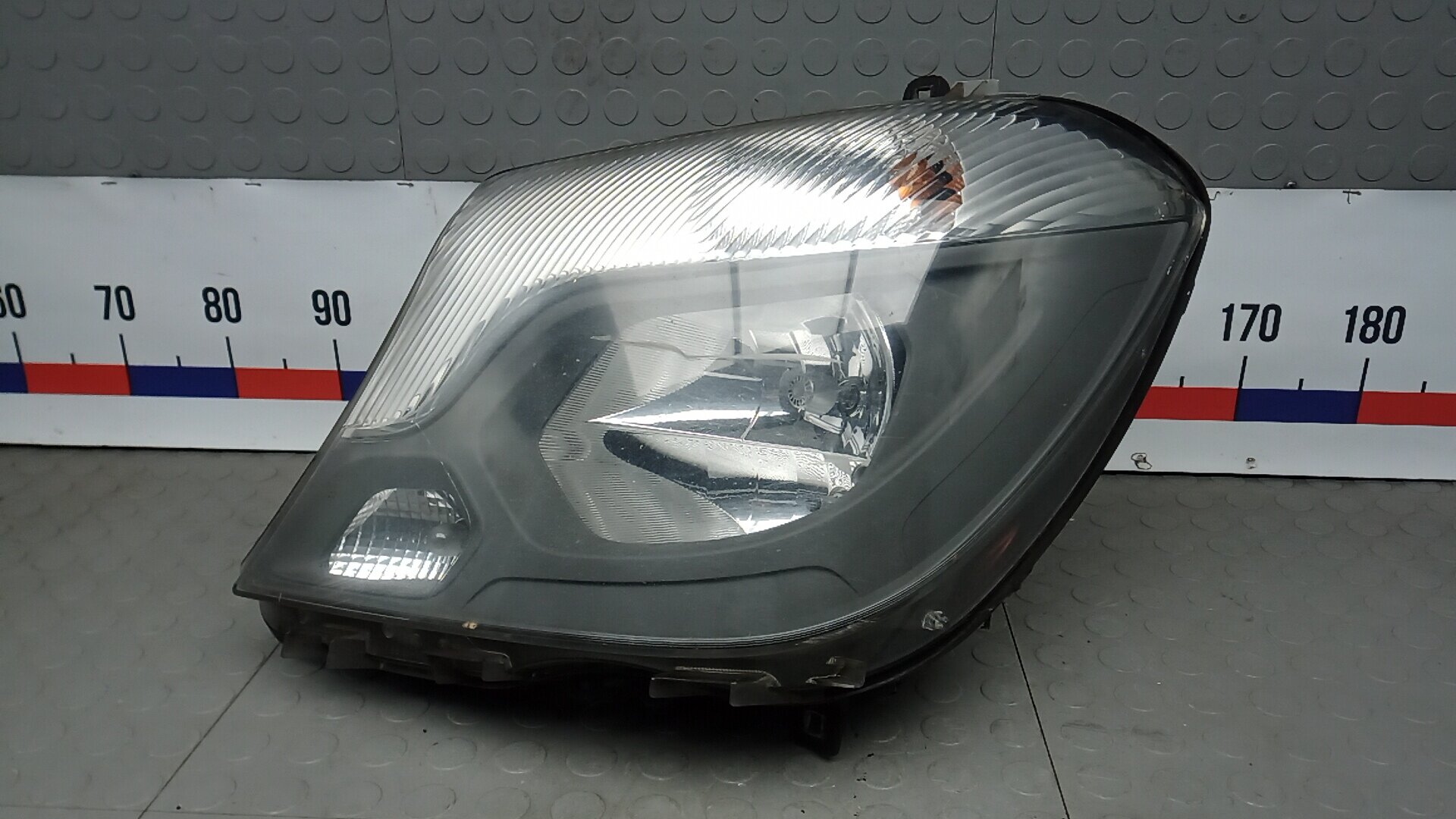 Фара левая MERCEDES BENZ SPRINTER 2