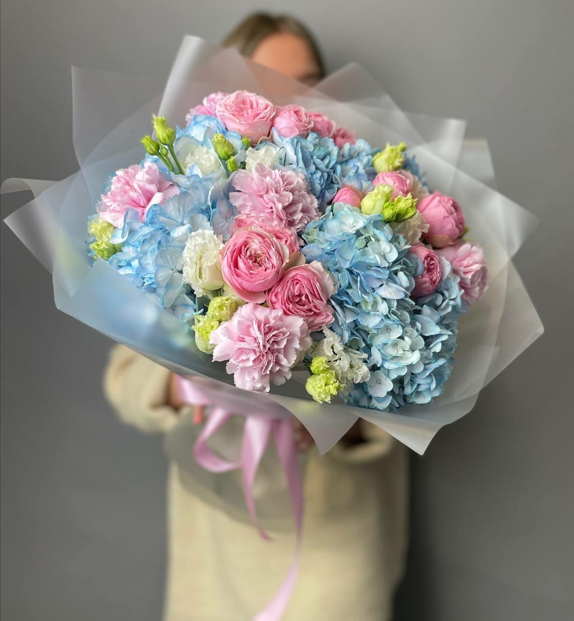 Букет с гортензиями и садовыми розами "Di_Flowerslab" Размер L