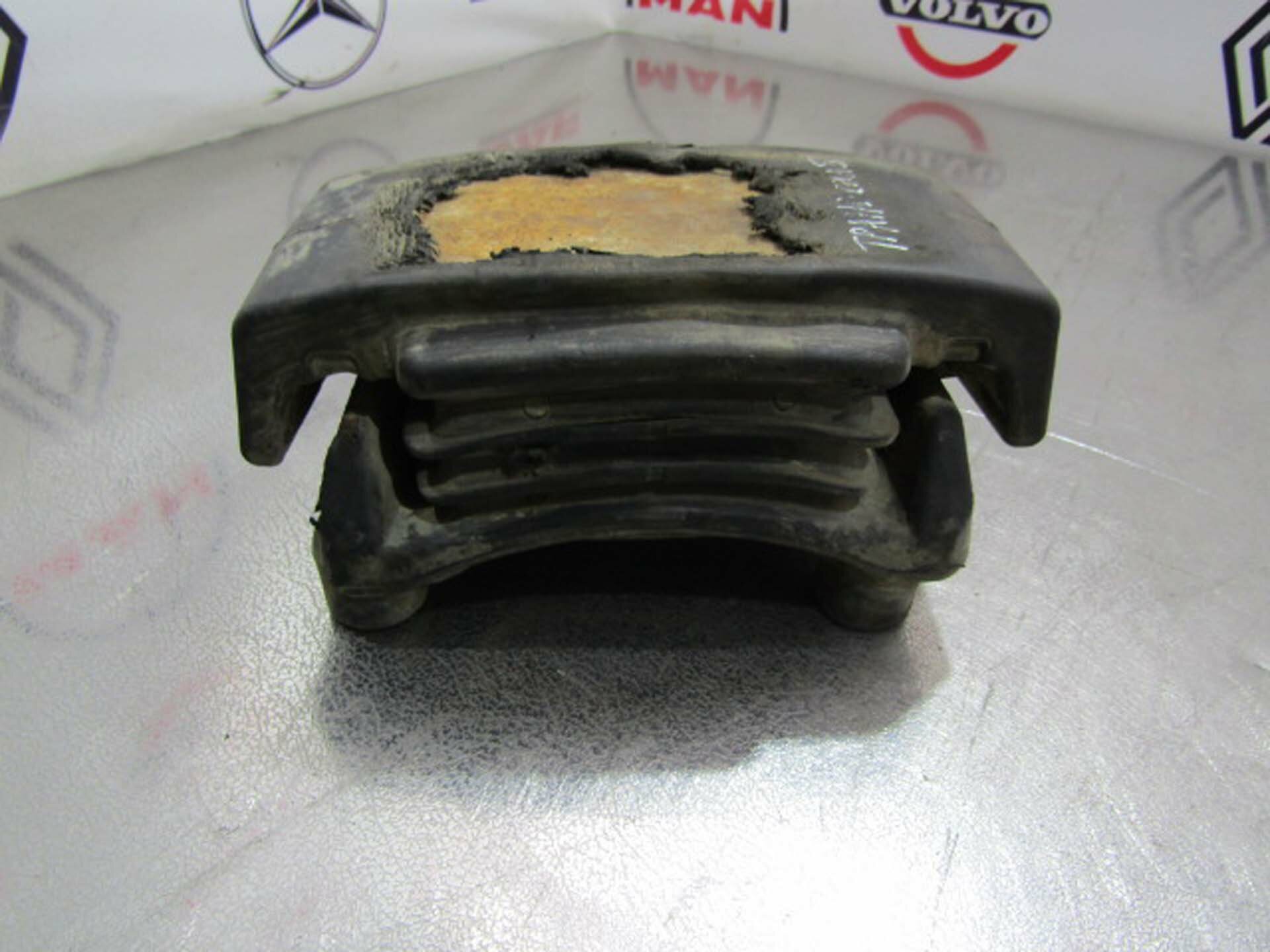 Подушка задней правой рессоры MAN TGA, TGS, TGX, TGM, есть повреждение