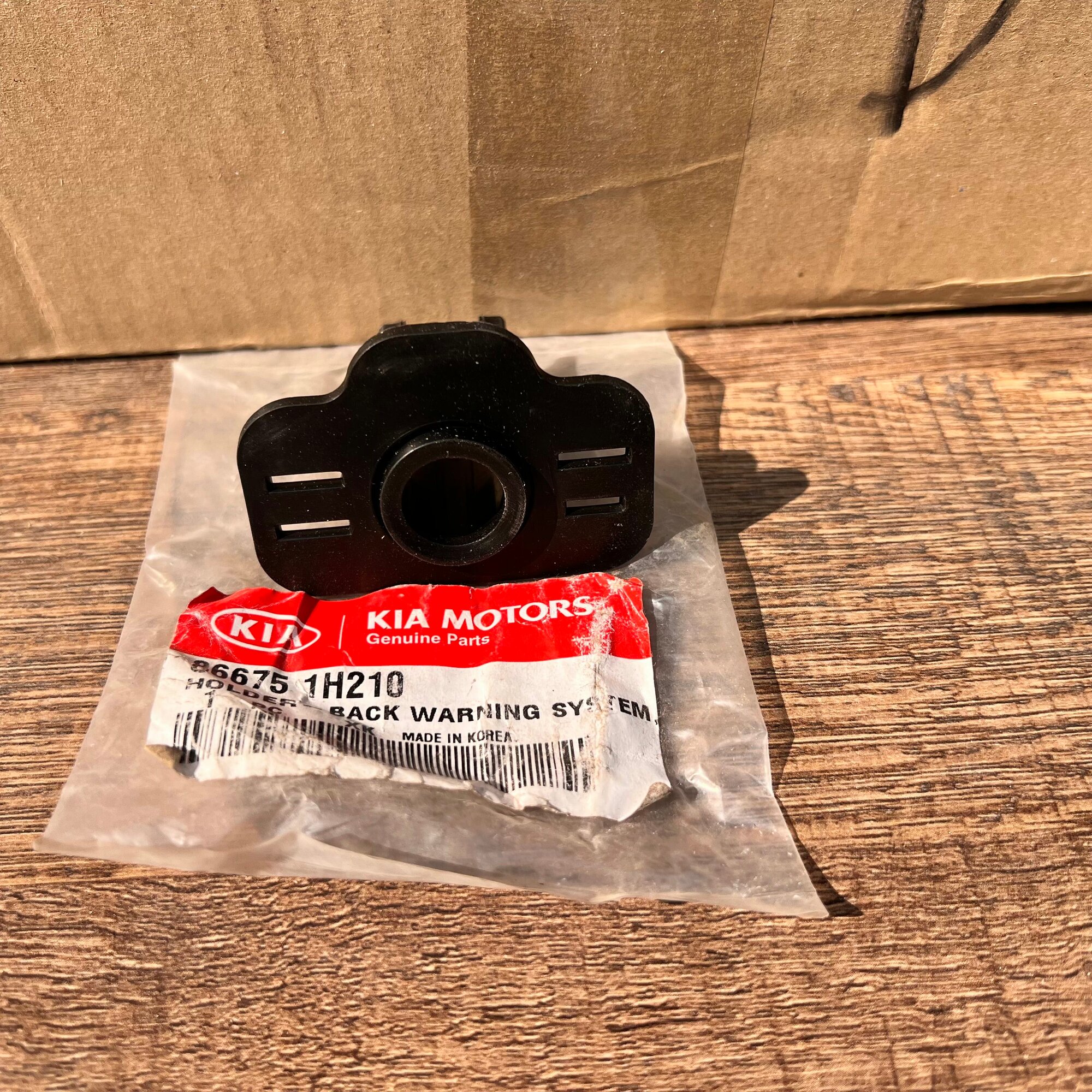 Кронштейн крепления датчика парковки (крайний правый и центральный левый) для kia ceed 2007-2010 оригинал 866751H210