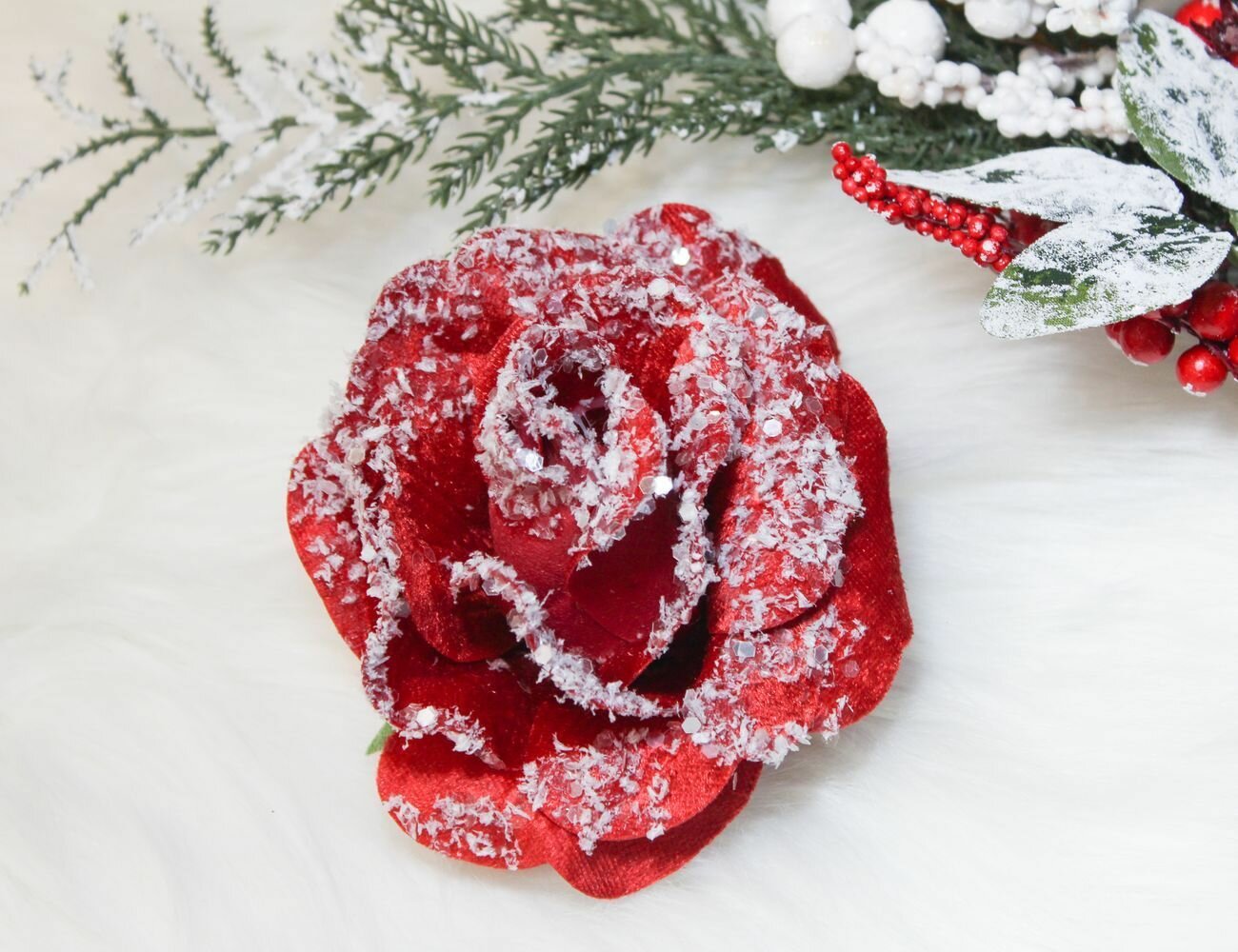 Искусственный цветок роза конжель на клипсе, полиэстер, красный, 10 см, Christmas Deluxe 89476