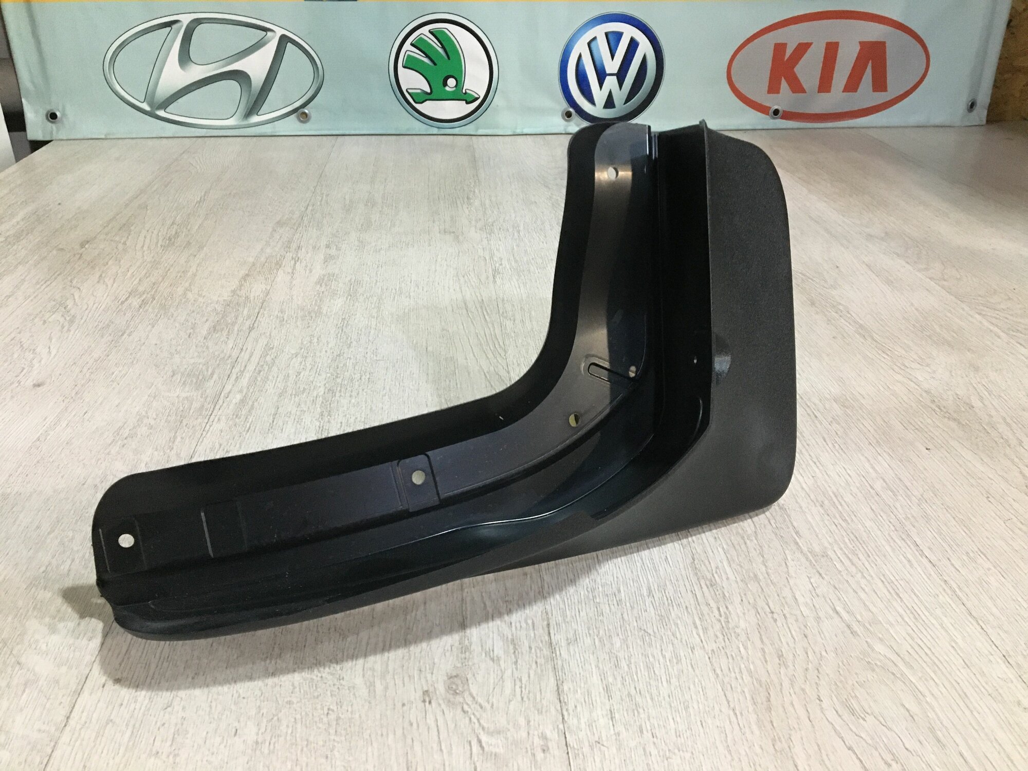 Брызговик задний левый оригинал Поло седан 2015-2020 Polo рестайлинг