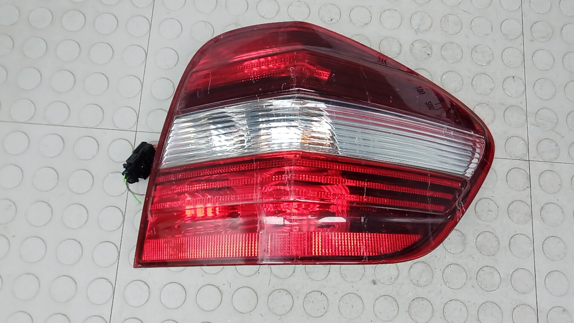 Фонарь задний правый MERCEDES BENZ M-CLASS W164
