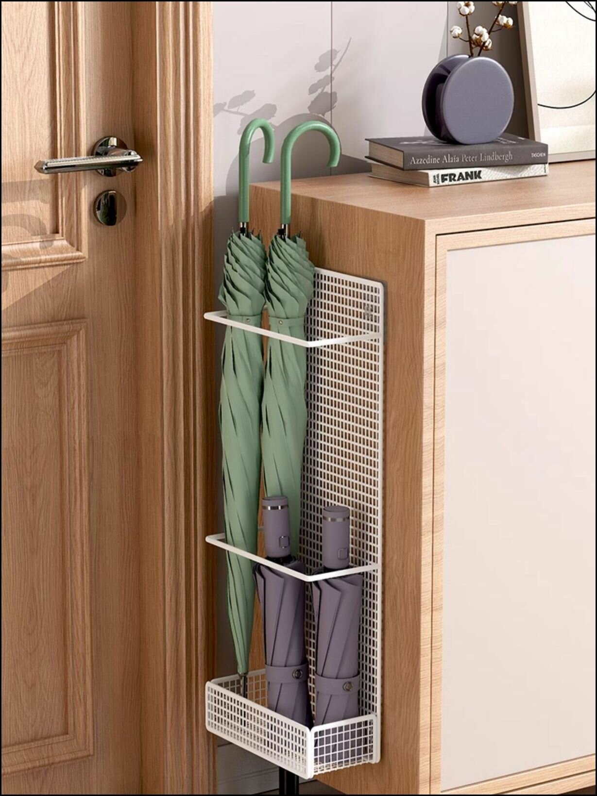 Подставка для зонтиков настенная без перфорации Зонтичный артефакт у двери