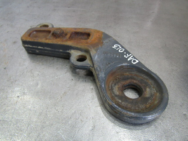 Кронштейн переднего амортизатора нижний правый DAF XF 105