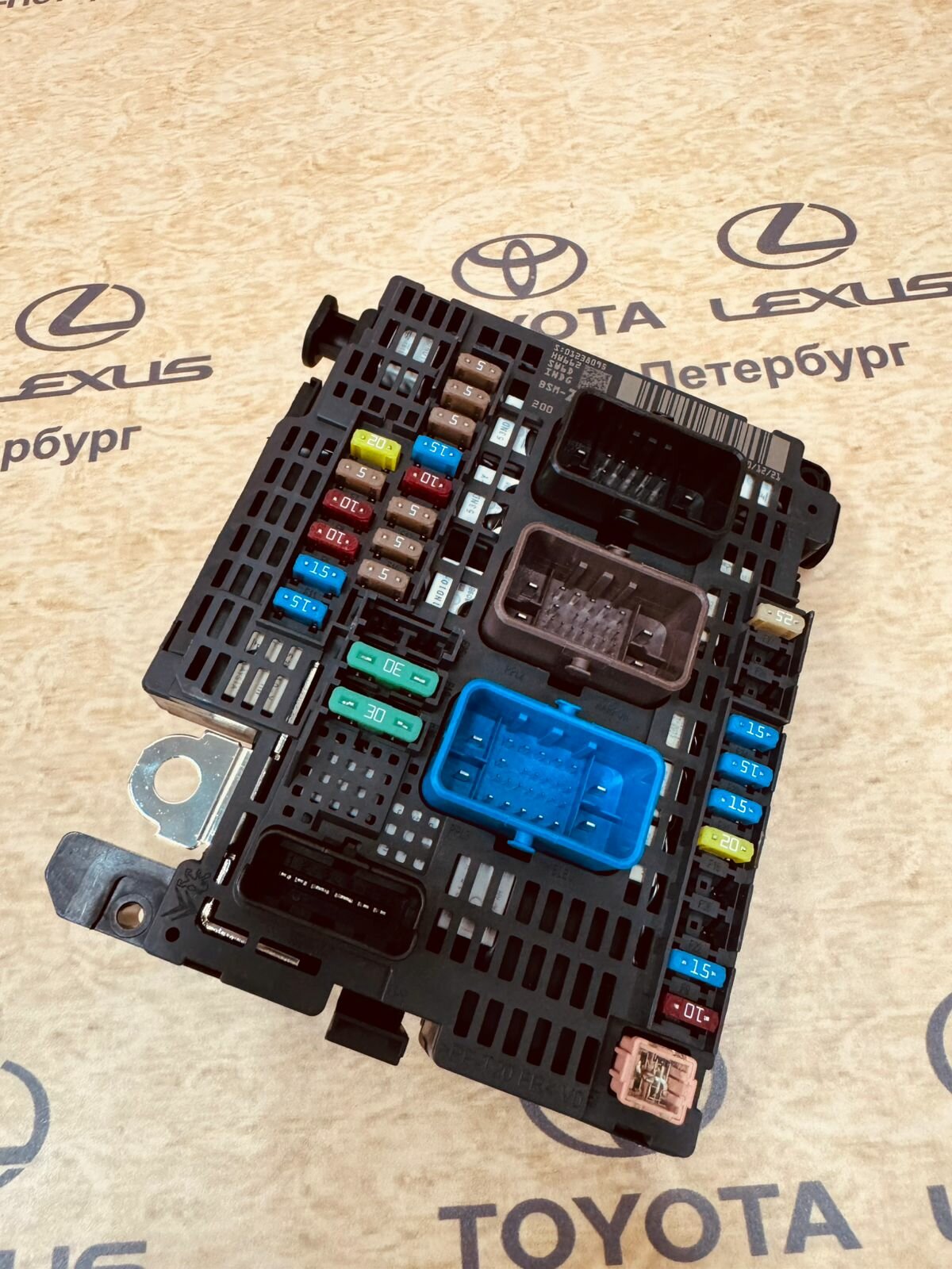 Оригинальный блок предохранителей Peugeot Citroen BSM 9810296480 Z