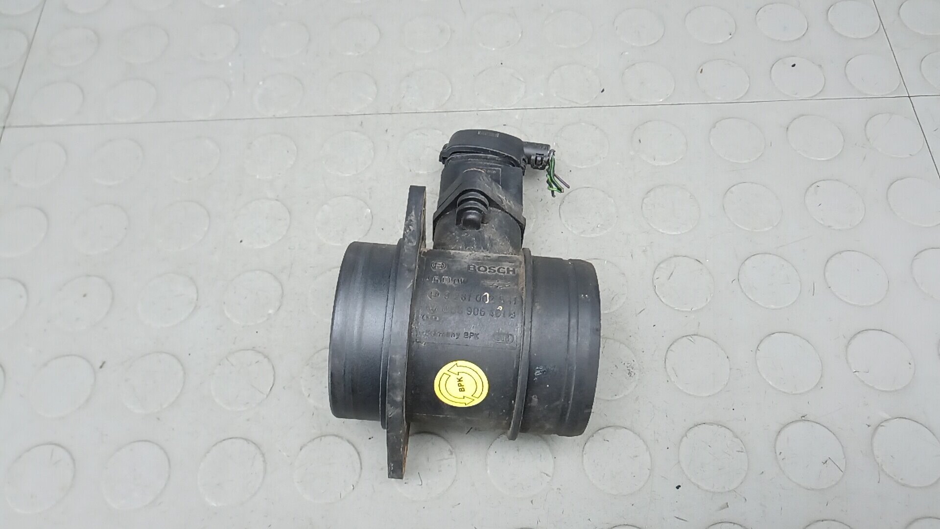 Расходомер воздуха дизельный VOLKSWAGEN CADDY 3, Номер 038906461B