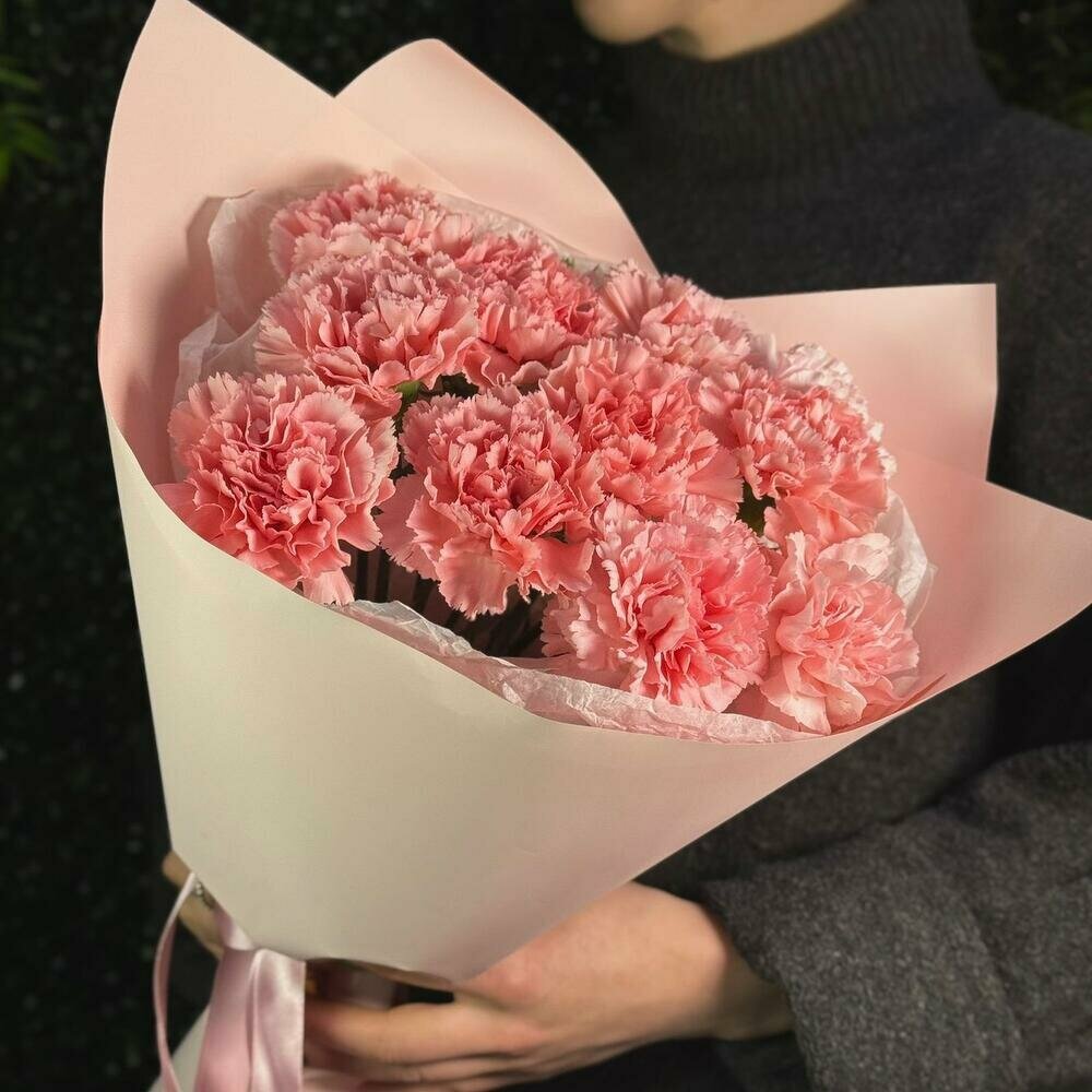 Букетик из 11 гвоздик диантусов в розовом цвете, монобукет в упаковке