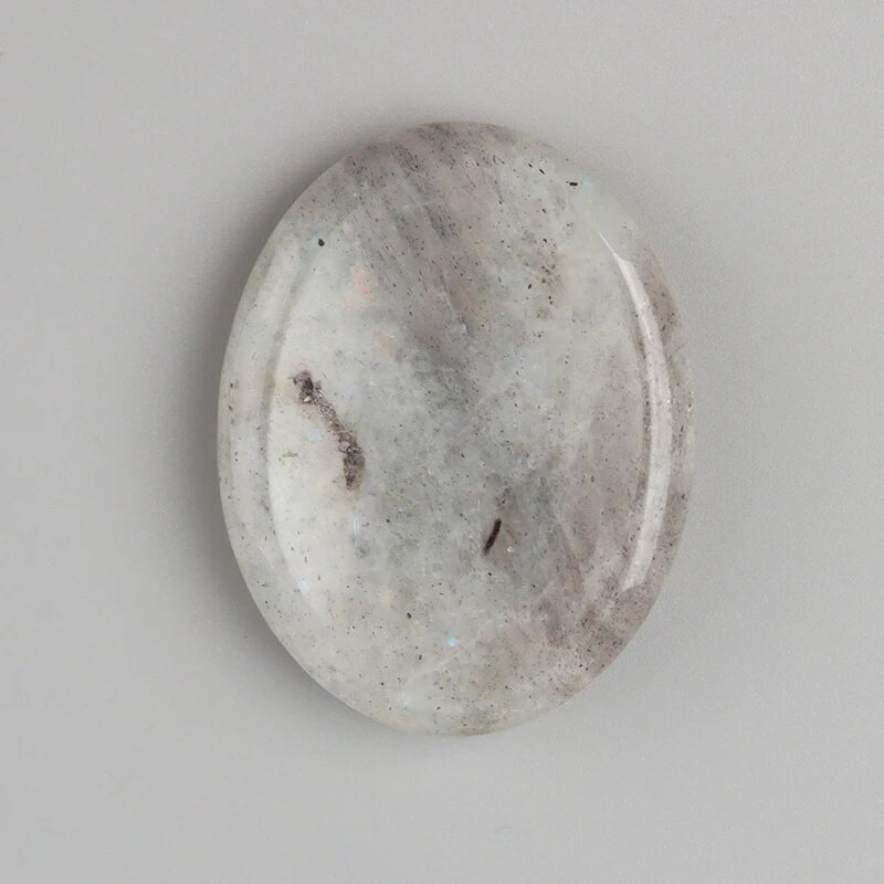 Аметистовый камень-оберег из розового кварца labradorite