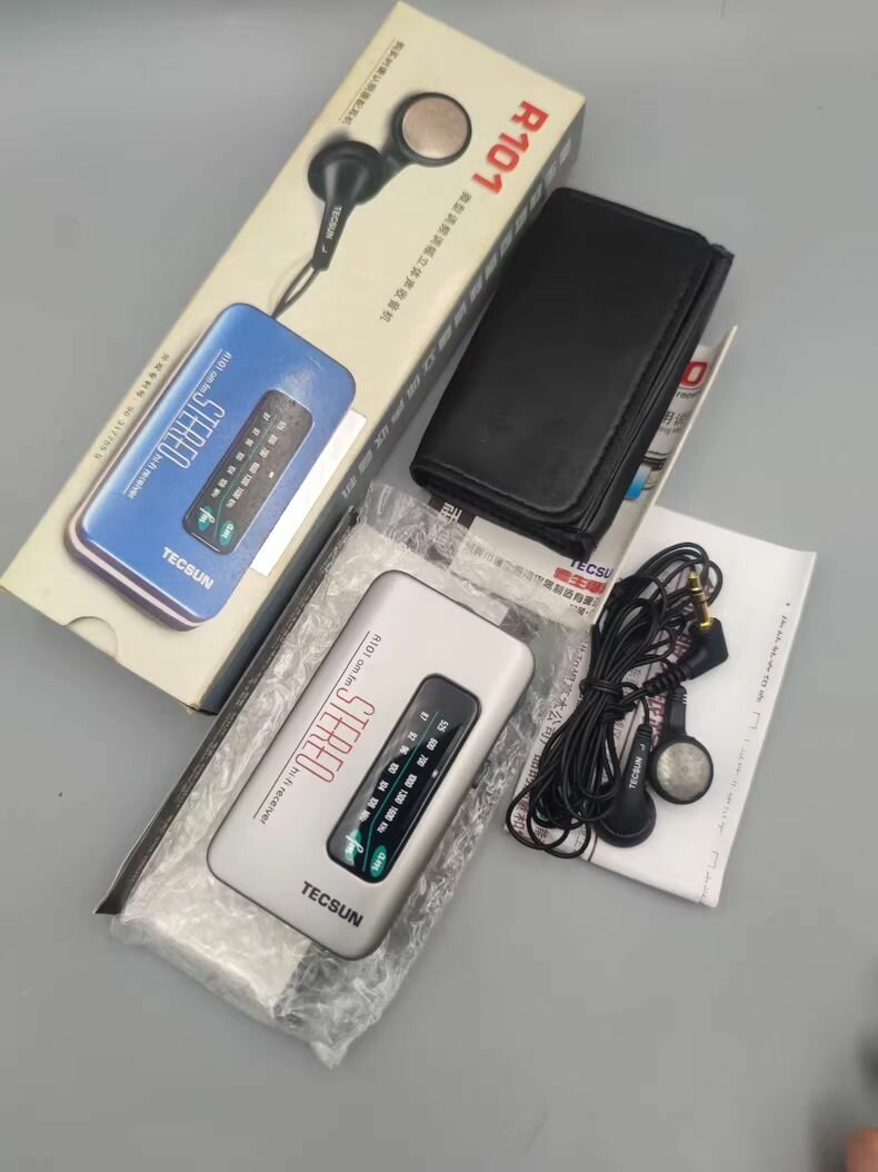 TECSUN R-101 FM/AM радиоприёмник (полный комплект)