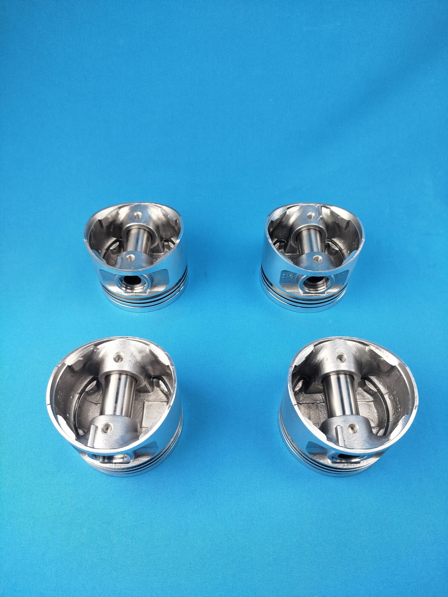 Поршня с пальцами "ВАЗ" для автомобилей ВАЗ 21213, 21214, Шевроле-Нива 82,8 A (21213-1004015-7A)