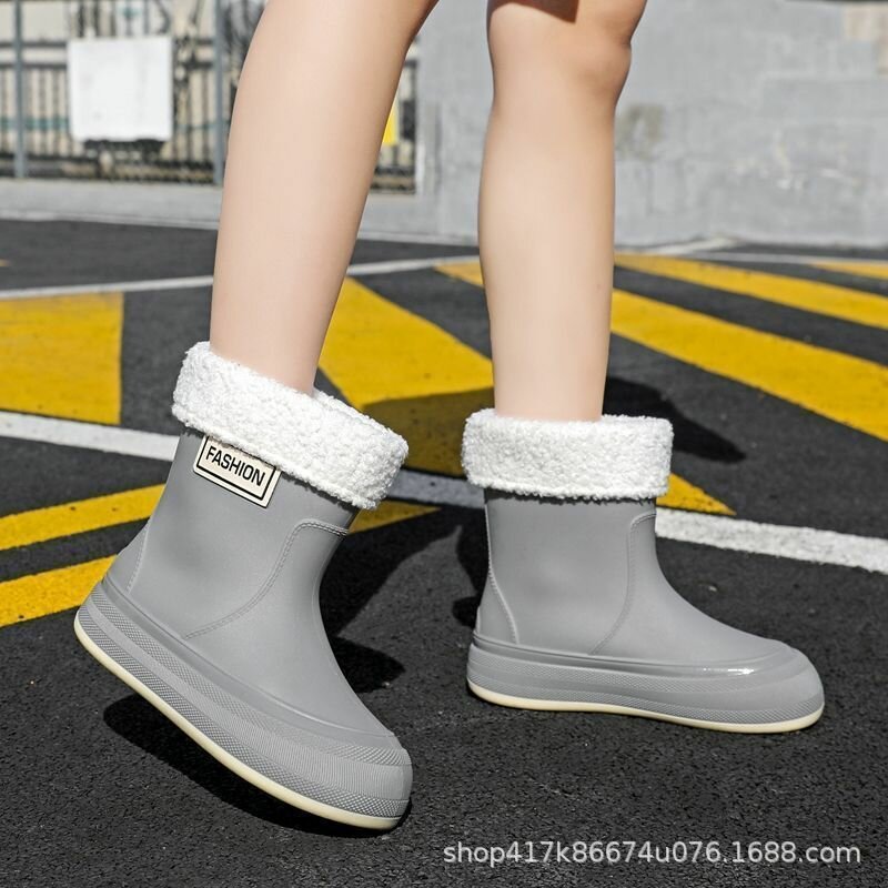 Женские модные новые водонепроницаемые сапоги на шнурке, нескользящая обувь для ходьбы по воде, подходящая для ношения на открытом воздухе, резиновая обувь для студентов, теплые водные сапоги с флисовой подкладкой.