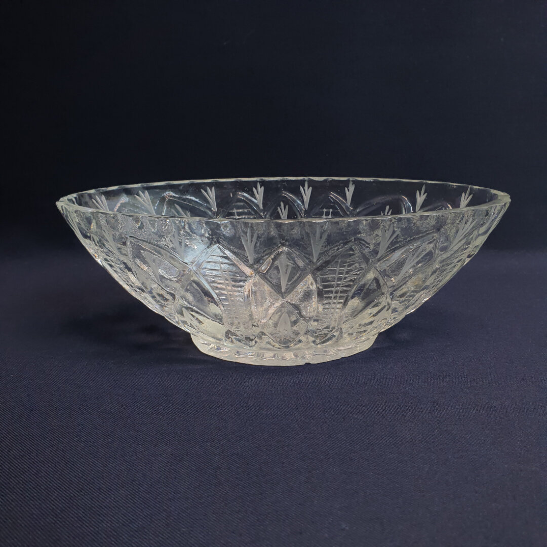 Конфетница 20х10 см, хрусталь, есть сколы, 450 мл. Винтаж, СССР.