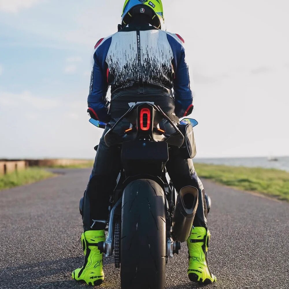 Для мотоциклов YAMAHA R1 R1M R1S 2015-2024 2025: Комплект кронштейнов для крепления номерного знака с LED-подсветкой и укороченным задним фонарем