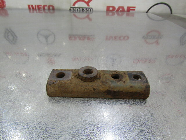 Крепление кронштейна заднего крыла MAN TGA, TGS, TGX