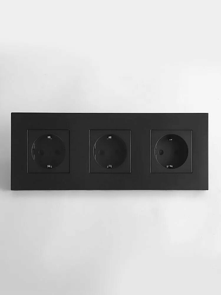 Розетки черные тройные с заземлением и защитными шторками от детей, евророзетки, рамка пластик
