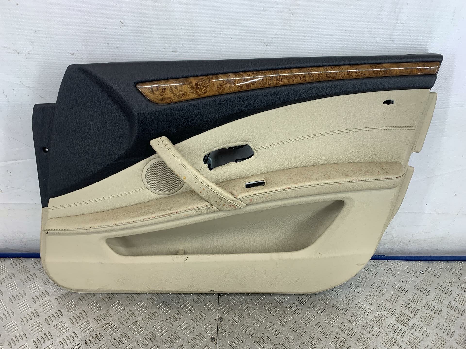 Обшивка двери передней правой BMW 5 E60/E61 рест. E60 (2007 - 2010) 26821631