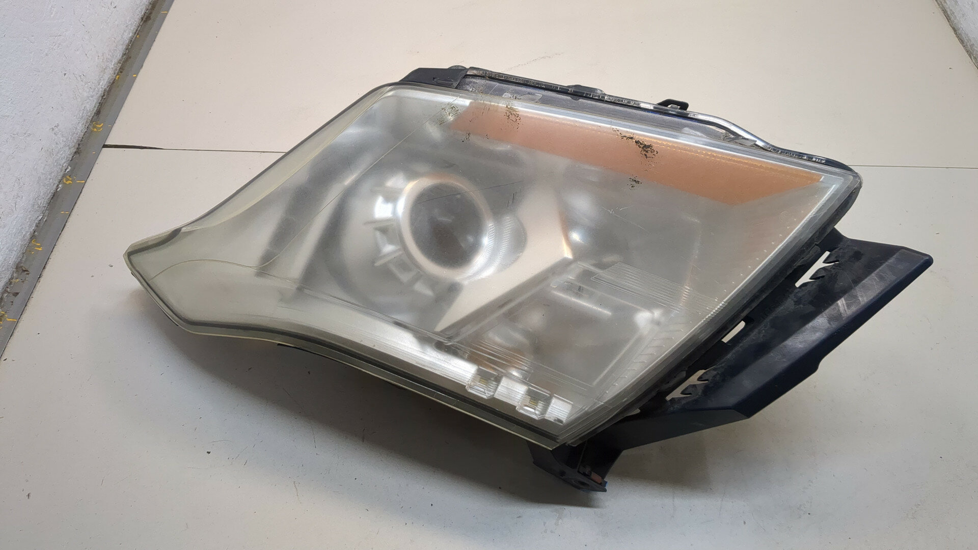 Фара (передняя) правая Cadillac SRX Б/У