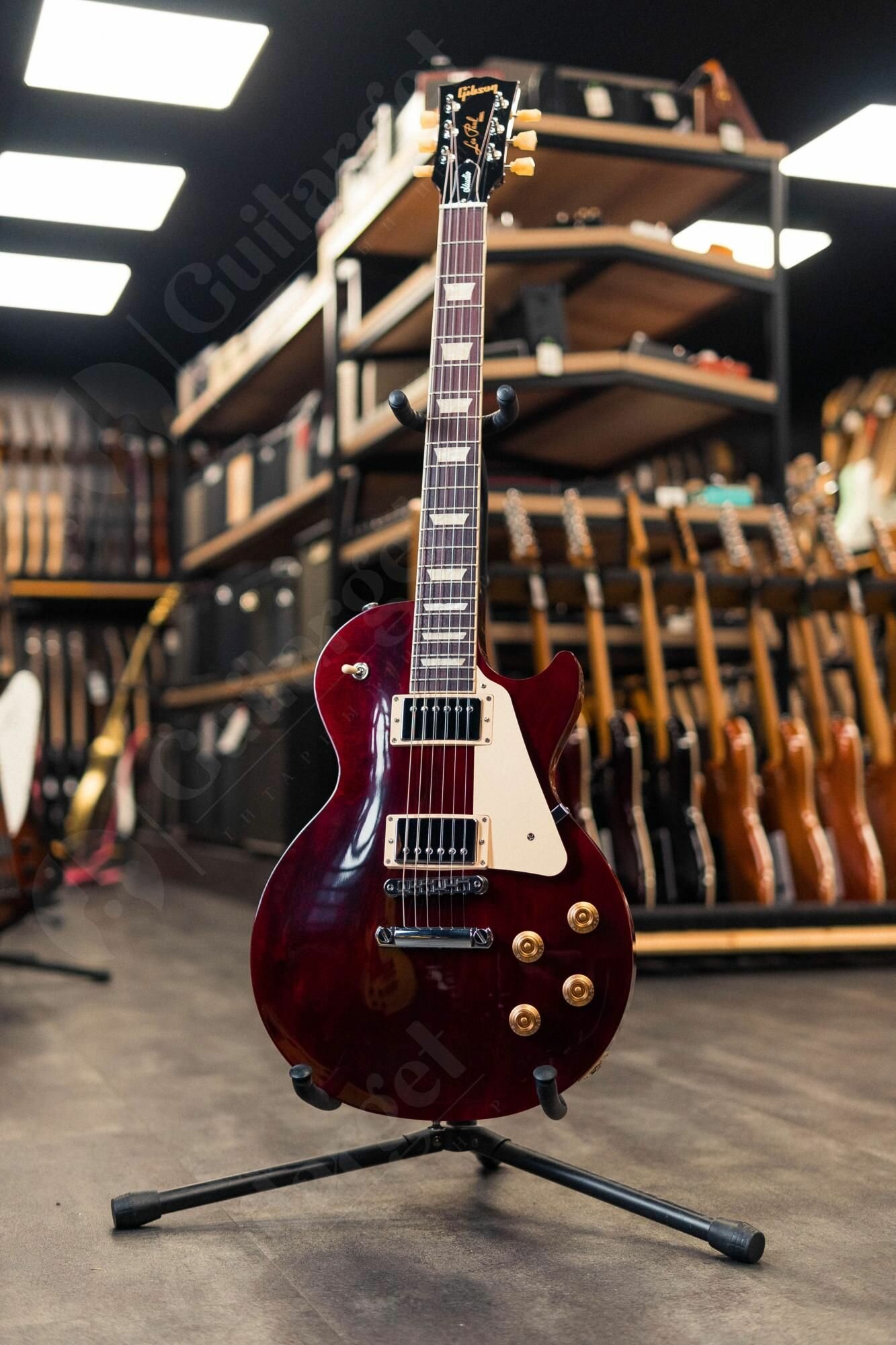 Электрогитара Gibson Les Paul Studio Wine Red с чехлом