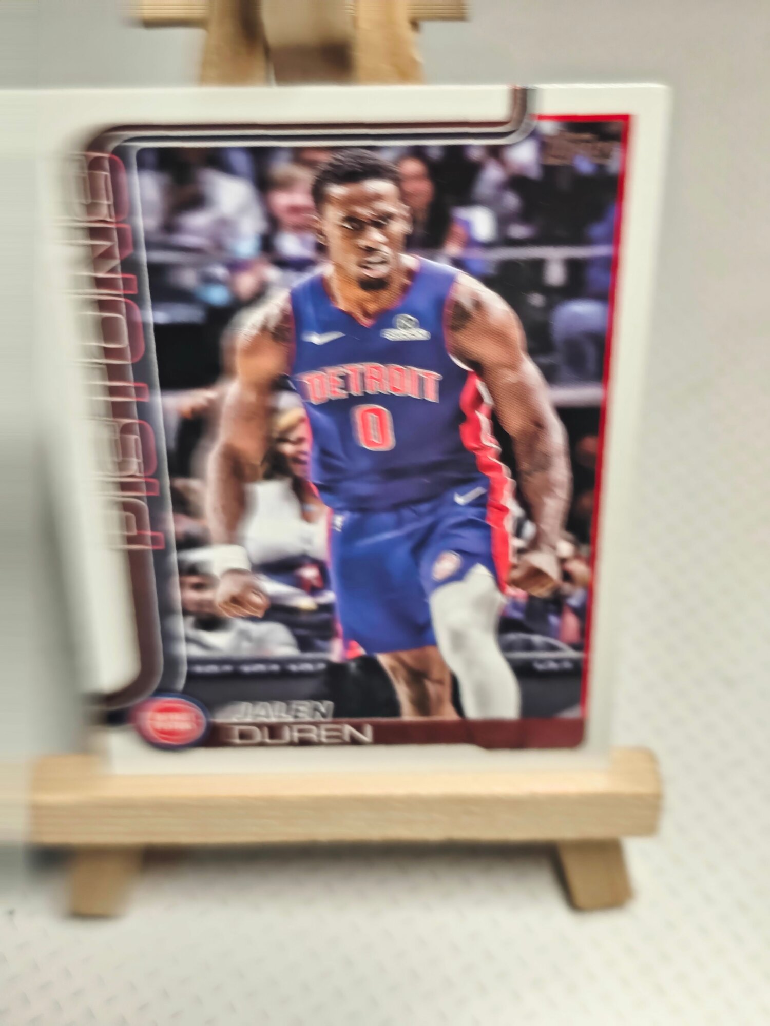 Коллекционные стандартные баскетбольные карточки Topps NBA 2025 года