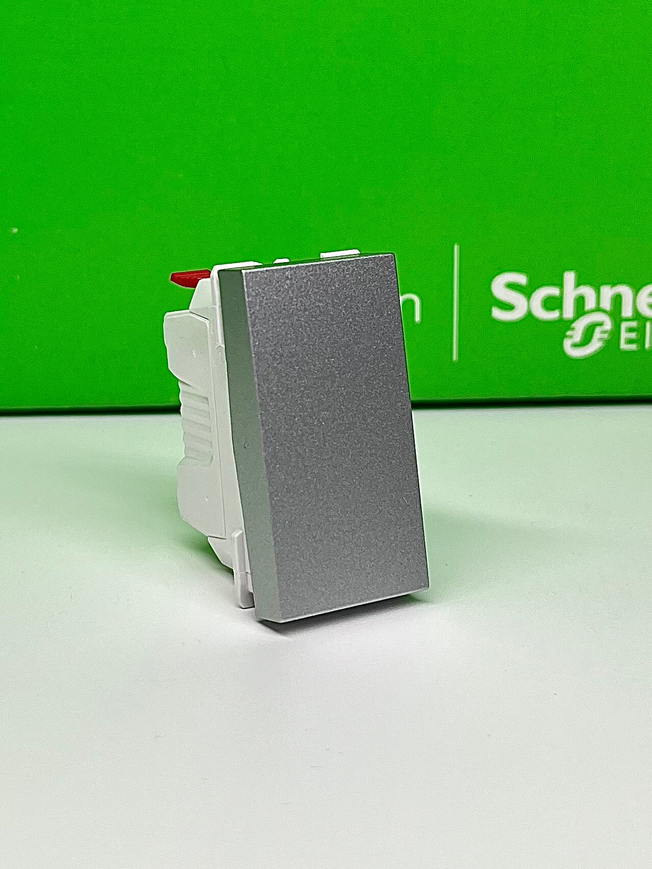 UNICA MODULAR переключатель 1-клавишный, сх. 6, 10 AX, 250 В, 1 модуль, алюминий NU310330