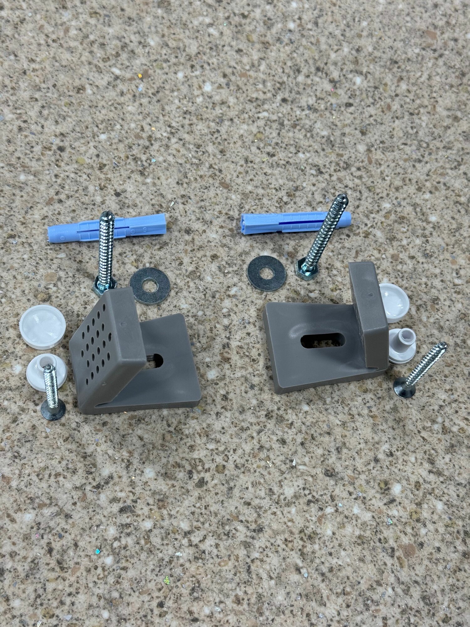 Монтаж унитаза к полу сбоку