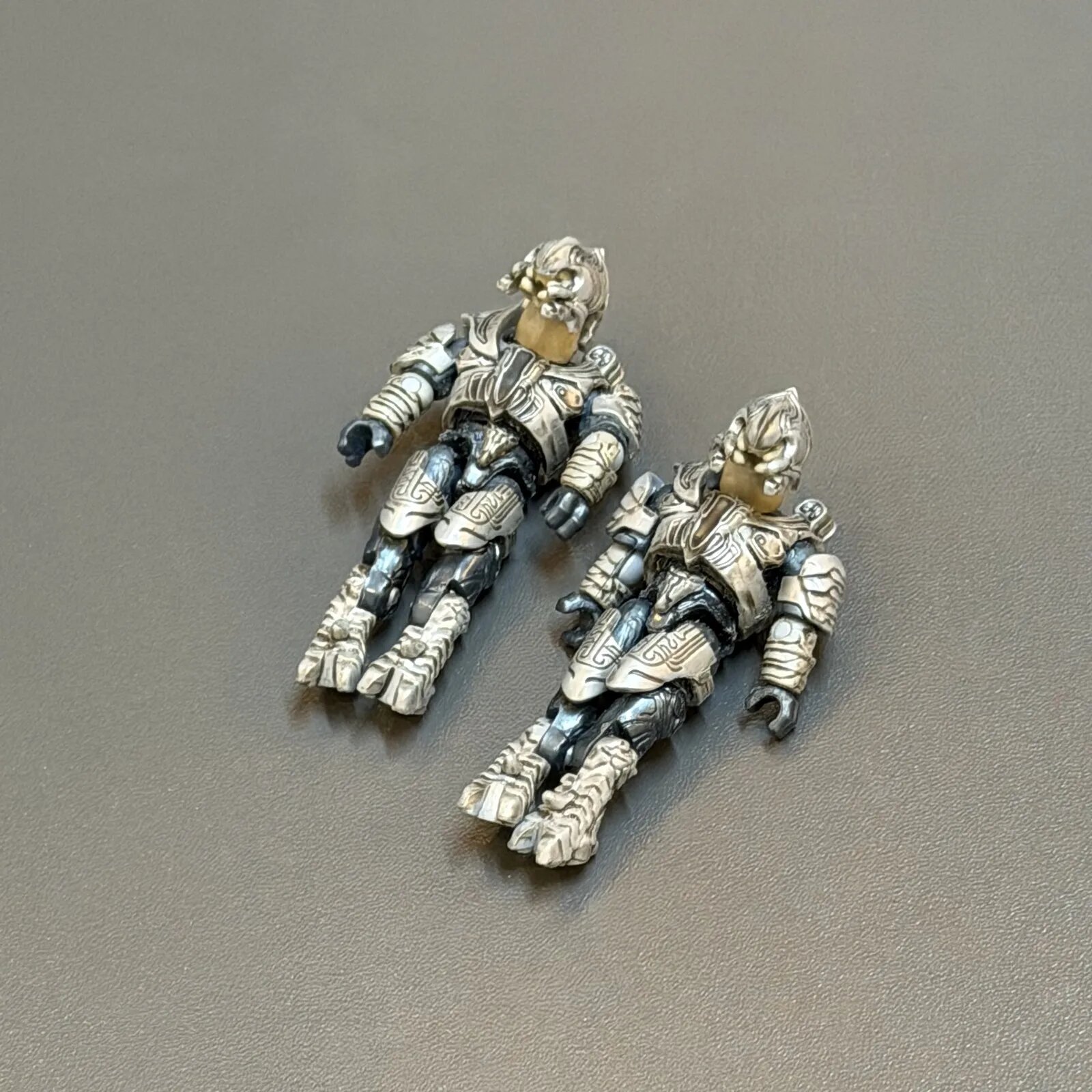 MEGA BLOKS CONSTRUX Silver COVENANT ARBITER THEL 'VADAMEE Figure Серебряный, 2pcs figures MB5372