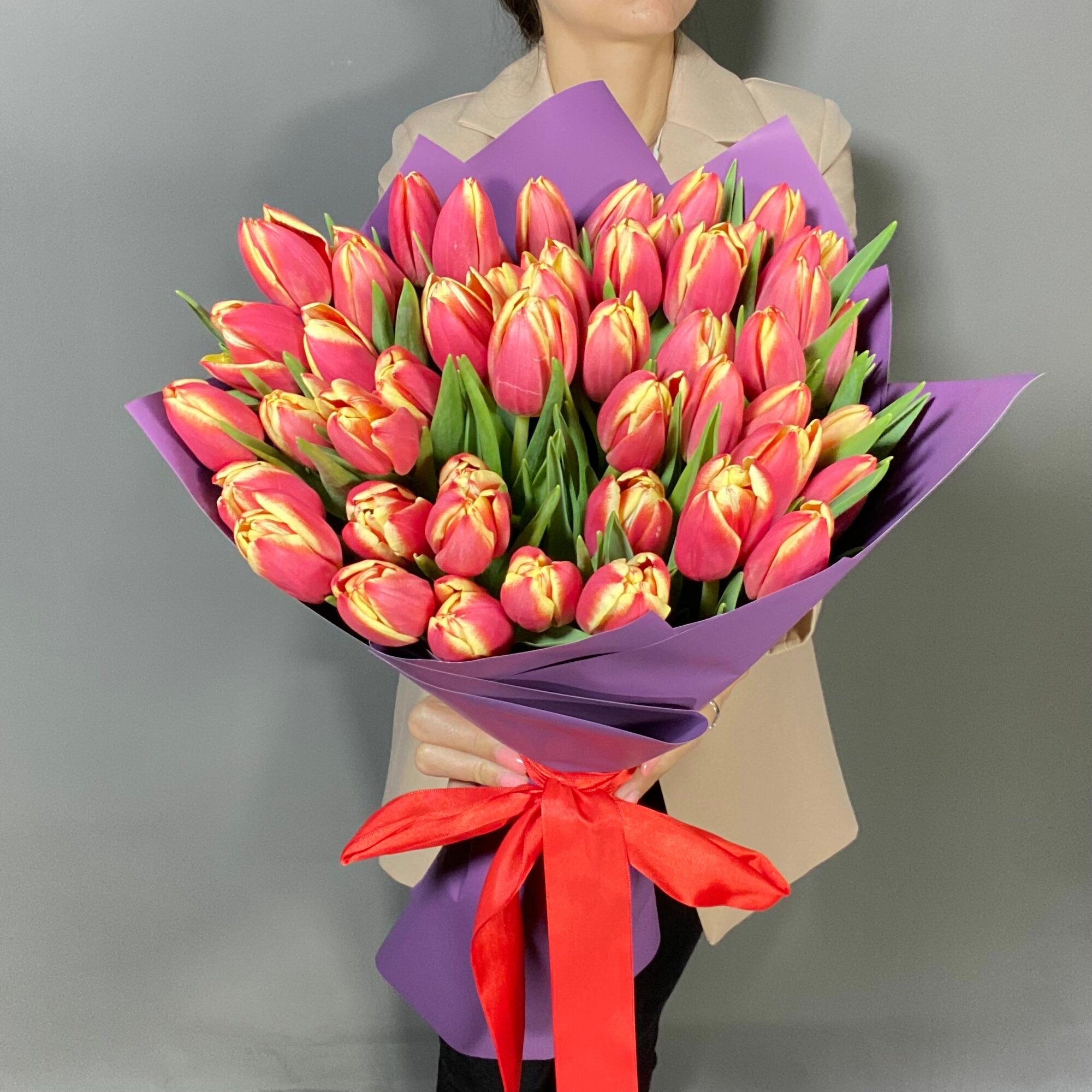 Красные тюльпаны (51 тюльпан), высота букета 40 см, ширина 30 см