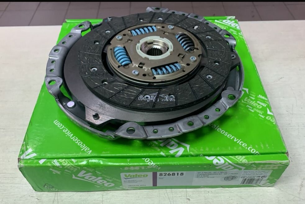 Комплект сцепления NISSAN NOTE, TIIDA, JUKE, QASHQAI 1.6i 2WD 826818;622319909;300095137; KN216