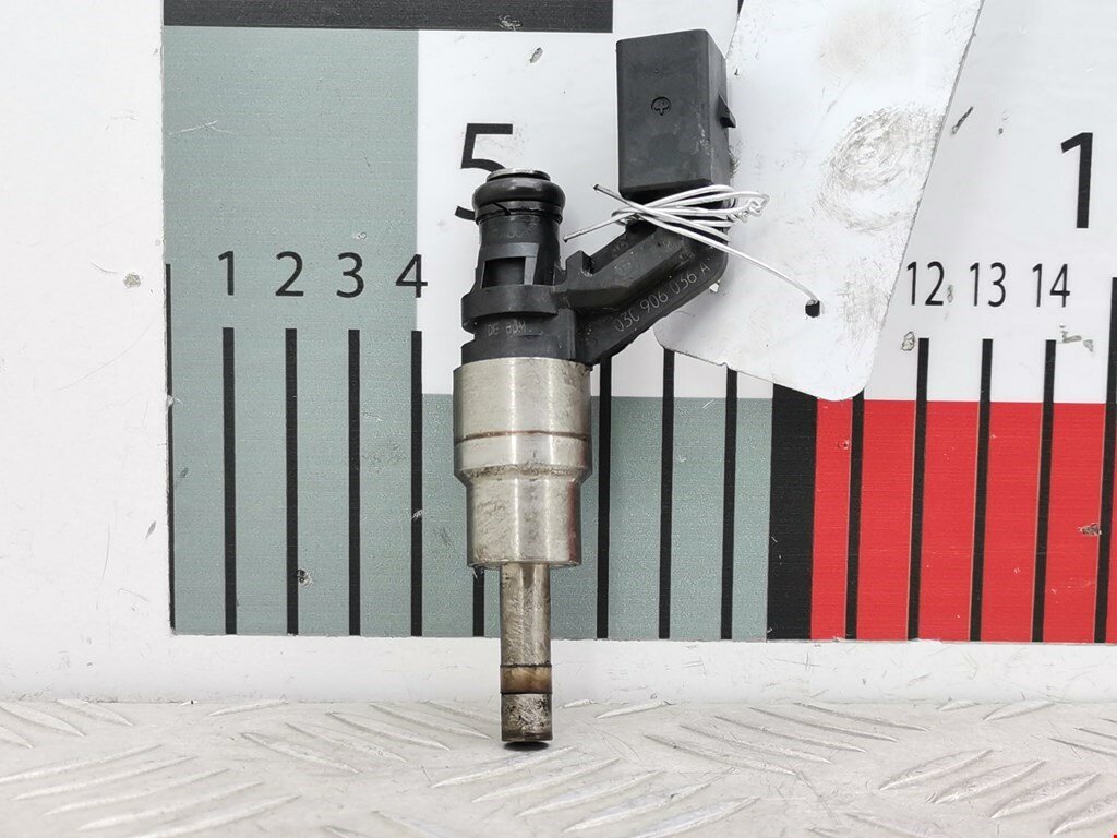 Форсунка бензиновая электрическая Volkswagen Jetta 5 03C906036A арт. 2221988