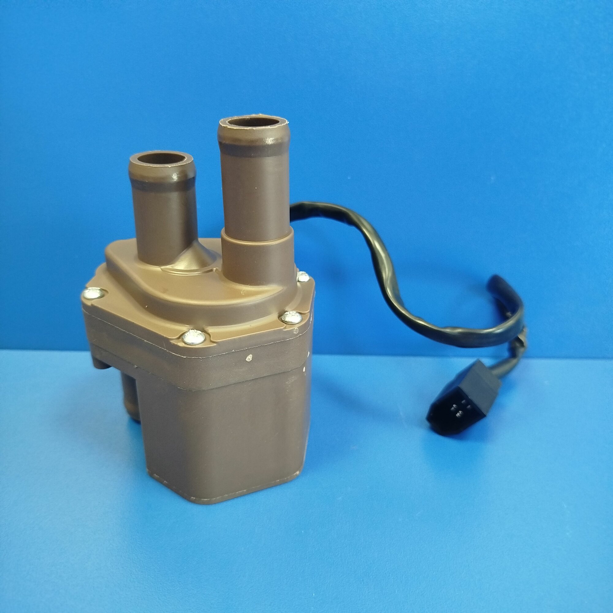 Кран отопителя электрический "LUZAR" для автомобилей ГАЗель-Бизнес, Next (3 патрубка) безсальник.