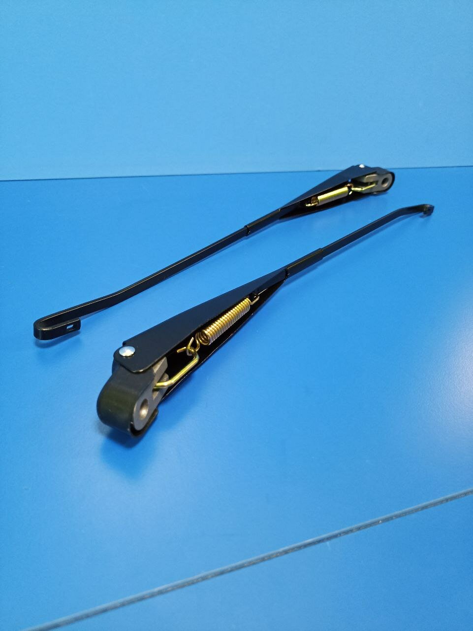 Поводки стеклоочистителя "UAD" для автомобилей ВАЗ 2113-15 с крюком