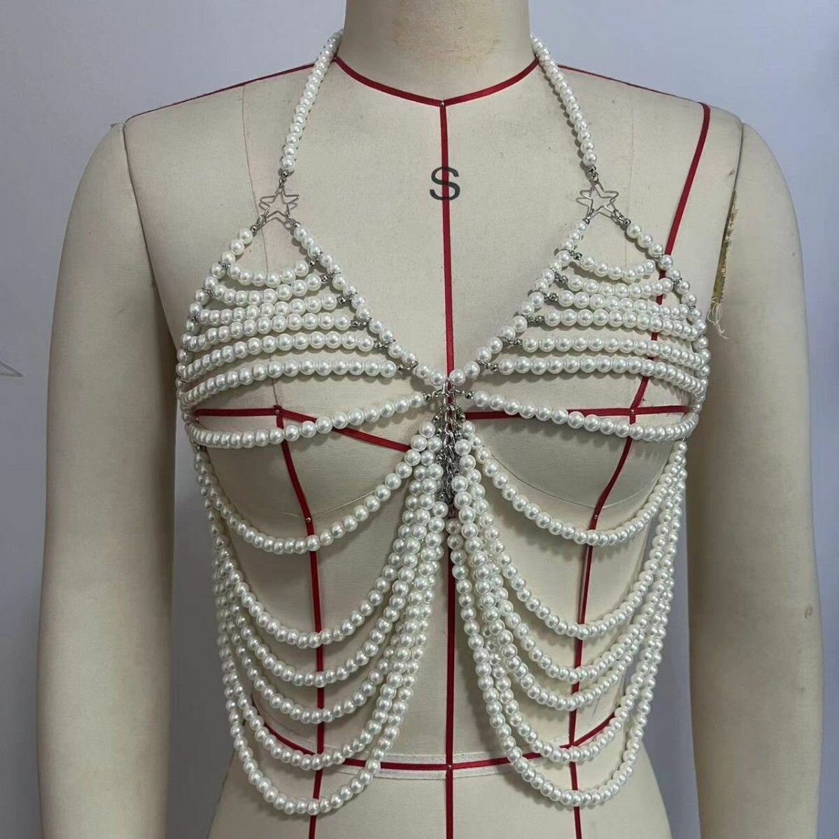 Тайный прием при носке стрип tease! Ленточные бруськи для груди превращают образ в мгновение в стильный и элитный.