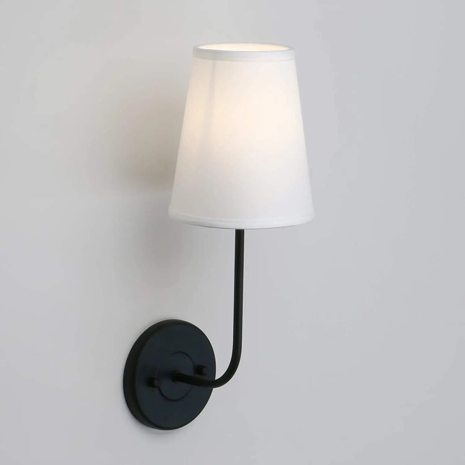 Настенное бра Vintage Lumen, белый абажур, латунь, 1pcs Antique Brass, Чёрный