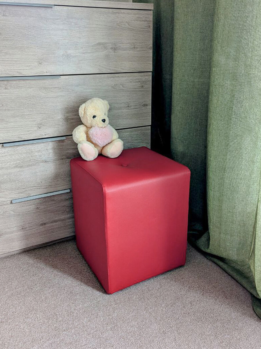 Пуфик удобный для прихожей и спальни, Искусственная кожа, 35х35х40 см.