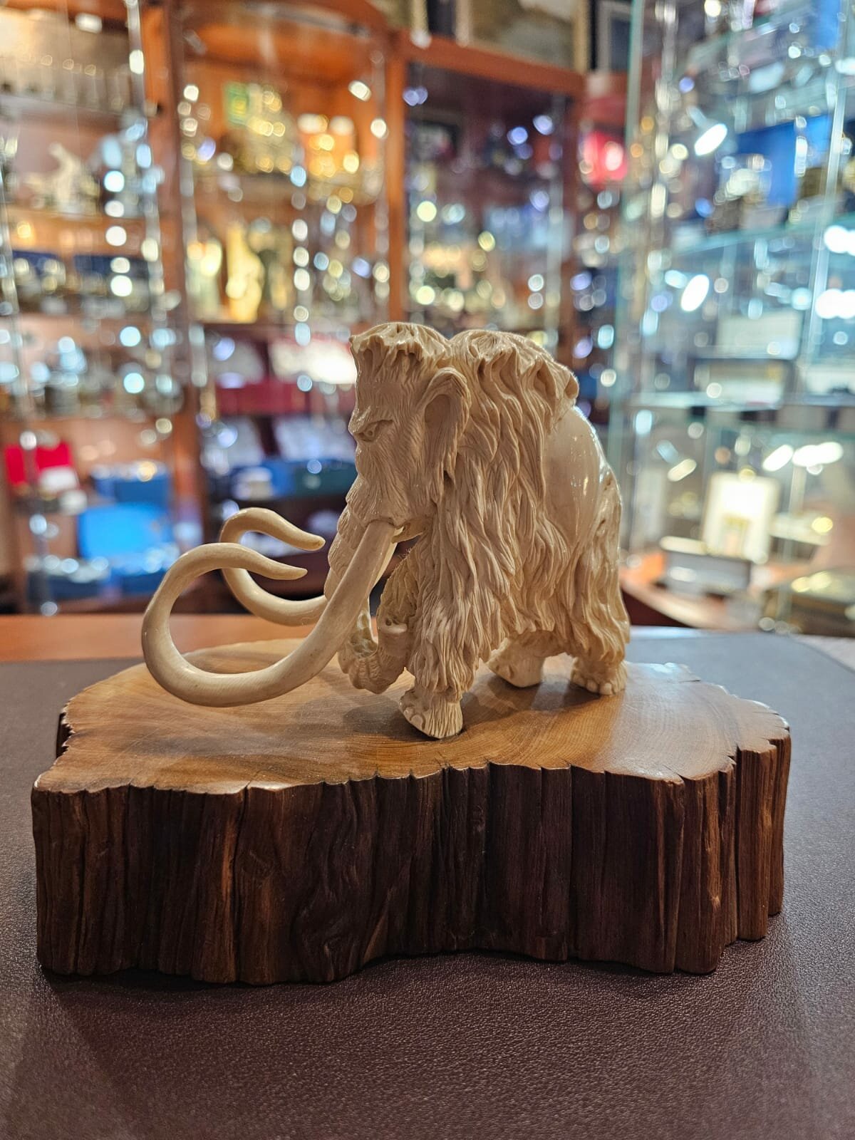 Мамонт (бивень мамонта, подставка можжевельник) 19см * 14см * 10см.