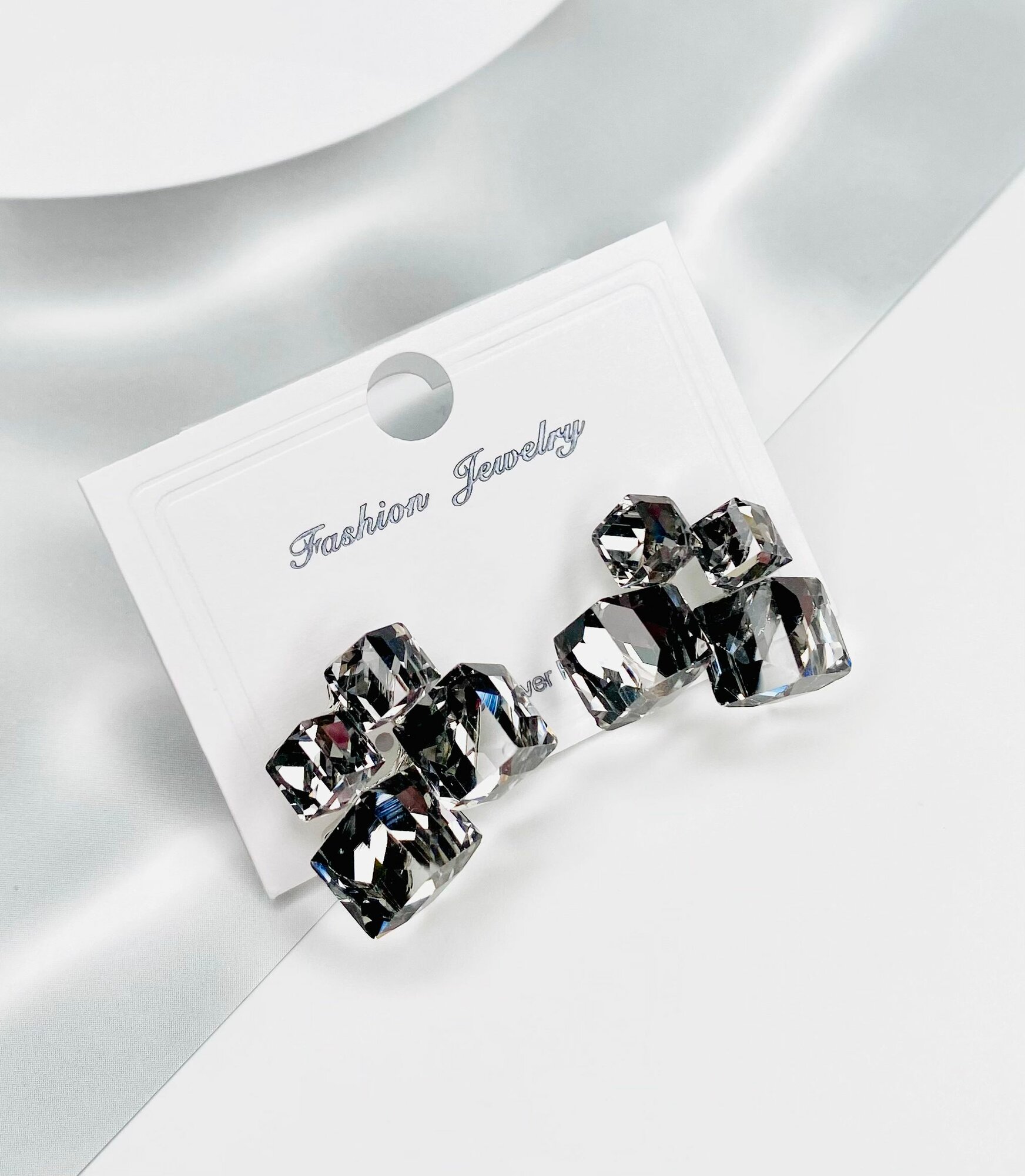 Серьги пусеты, искусственный камень