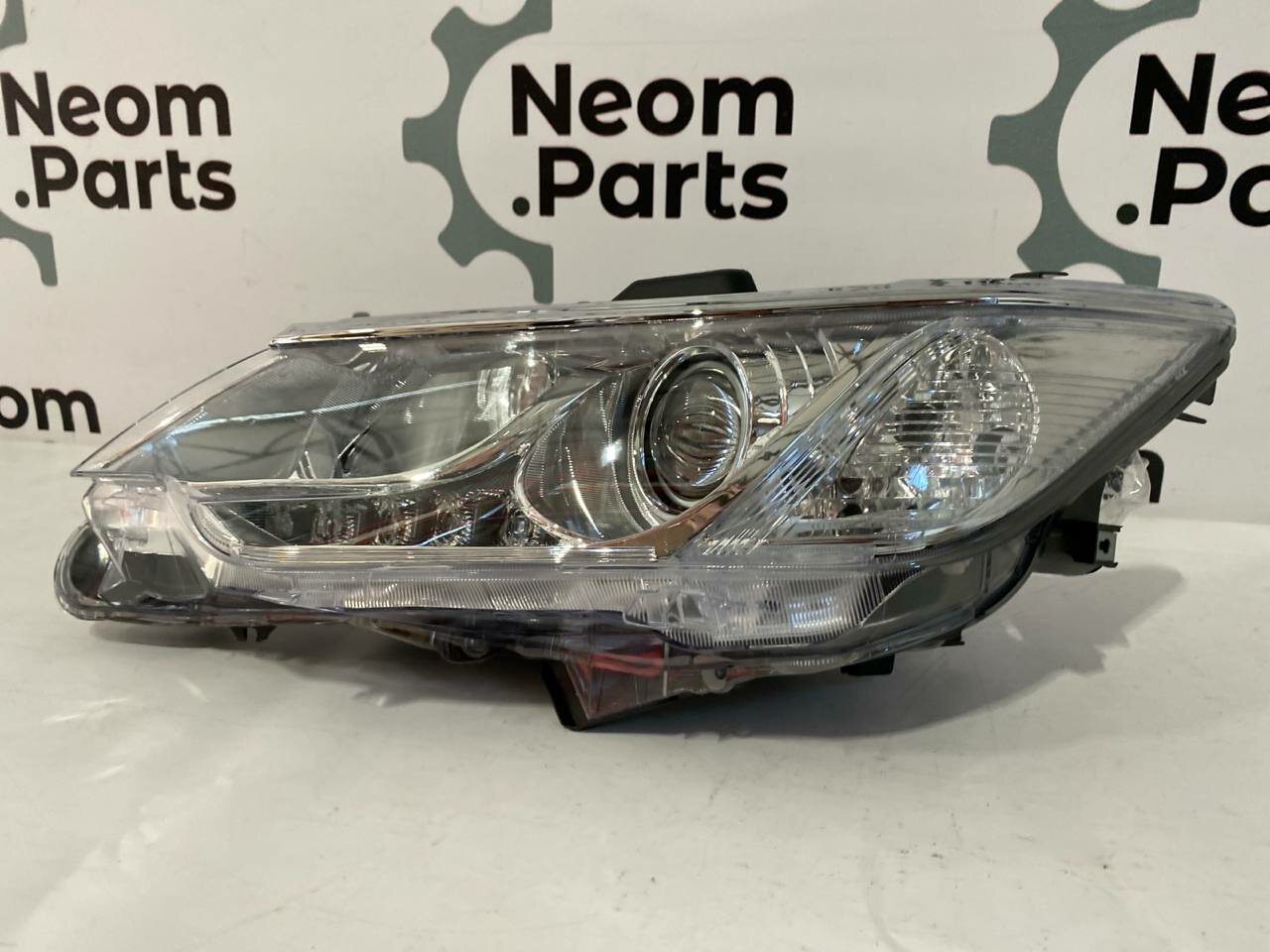 Фара левая (ксенон) Toyota Camry XV55 2014-2018