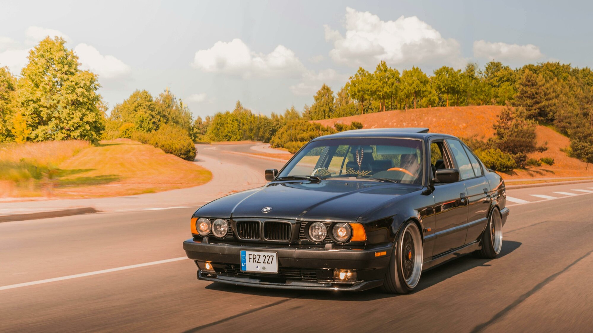 Картина на холсте 60x110 LinxOne "Автомобиль, интерьер для дома / декор на стену / дизайн