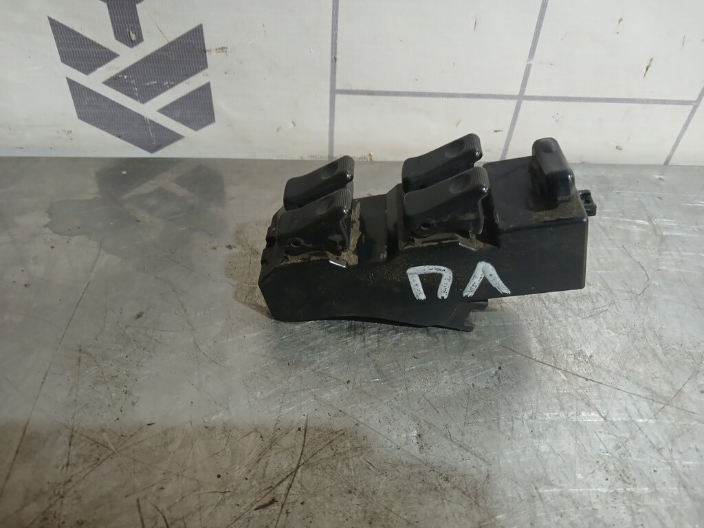 Блок управления стеклоподъемниками Mazda 323 BA 94-98