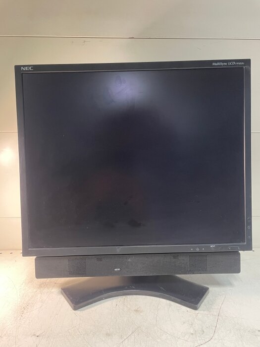 Монитор ЖК 19" 5:4 NEC 1990SXi-Bk черный с колонками