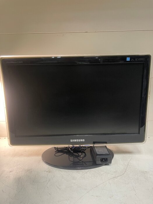 Монитор 20" Samsung SyncMaster P2070 Topaz, "R", DVI-D 1600x900, TN+film, черный [ls20efhkfv/en]