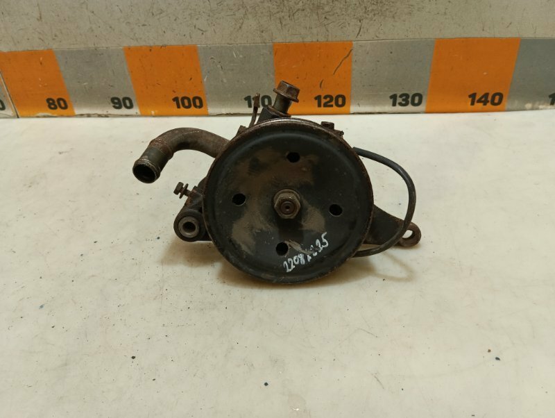 Б/У Насос ГУР Насос гидроусилителя Mazda 626 GE 425195 MAZDA арт. GA2A32600C