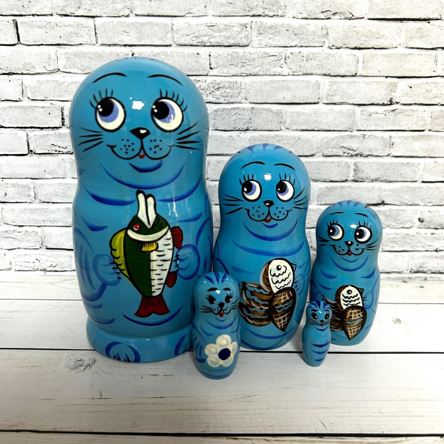 Матрешка "Кошка с рыбой", ручная работа, дерево, 15 см, синяя