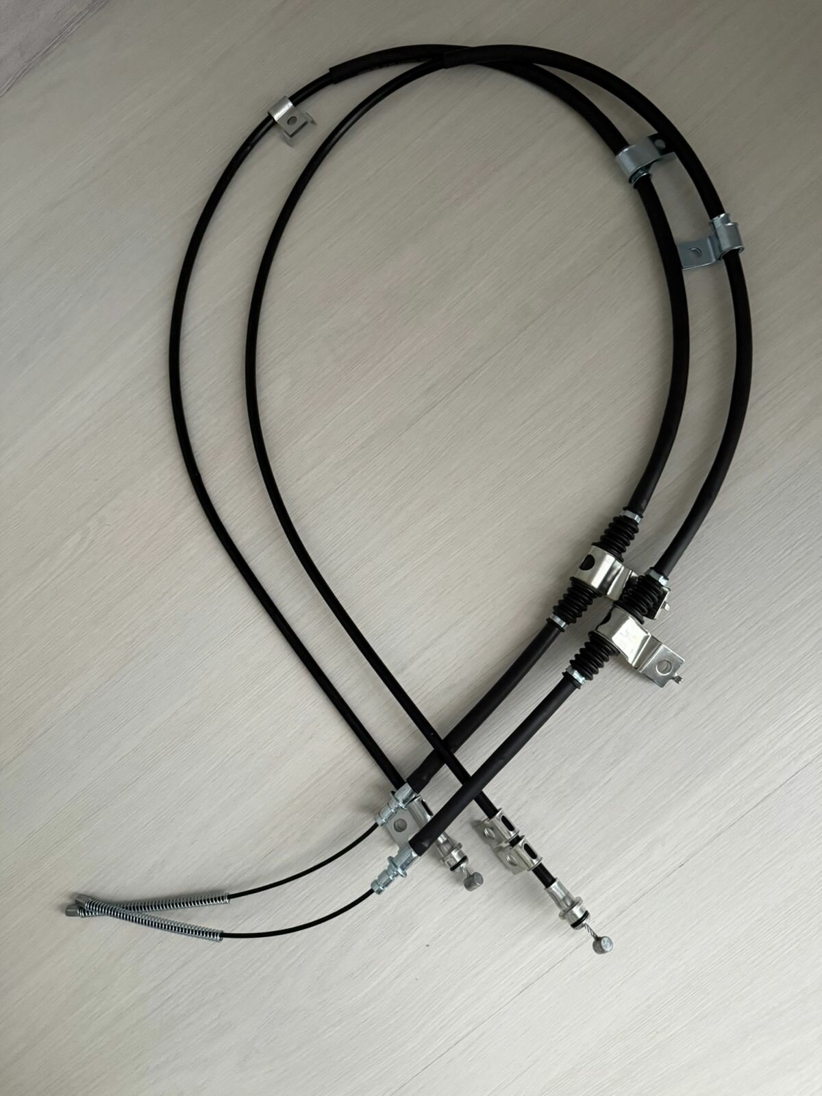 Трос ручника комплект левый+правый для Nissan Almera N16 Ниссан Альмера Н16